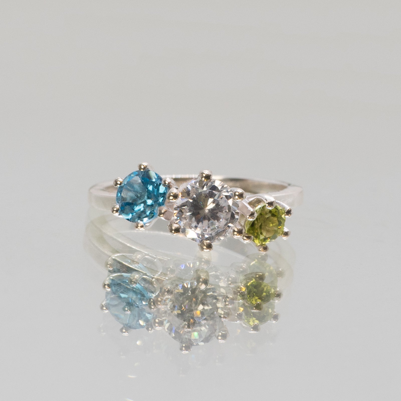 une - Topaz, Cubic Zirconia and Peridot Triad Ring – Comune Gallery